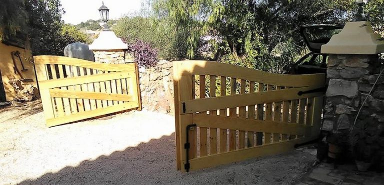 Recycled Wood Pallets Made Gate | Pallet Ideas