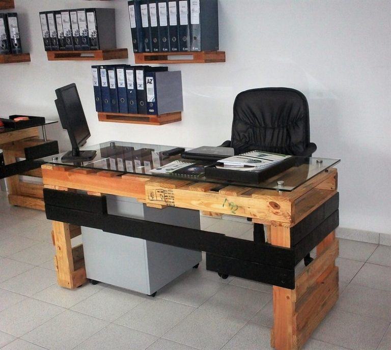 Recycled Wooden Pallets Office Furniture | Pallet Ideas