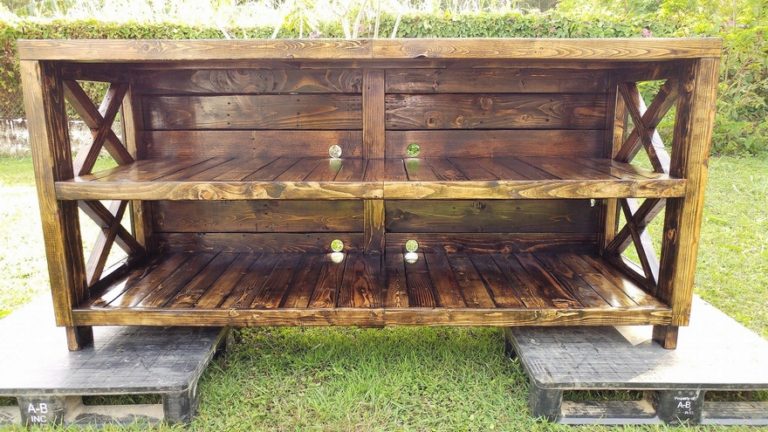 Recycled Wooden Pallets Entertainment Center | Pallet Ideas