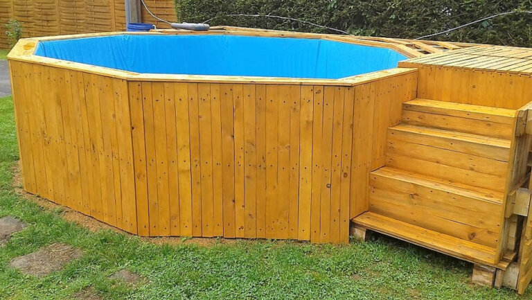 DIY Reclaimed Wood Pallets Garden Pool Plan | Pallet Ideas